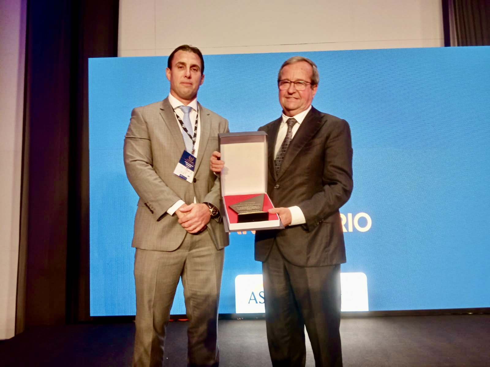 ASEI distingue a Lucho Molina, alcalde de Miraflores, por impulsar el ...