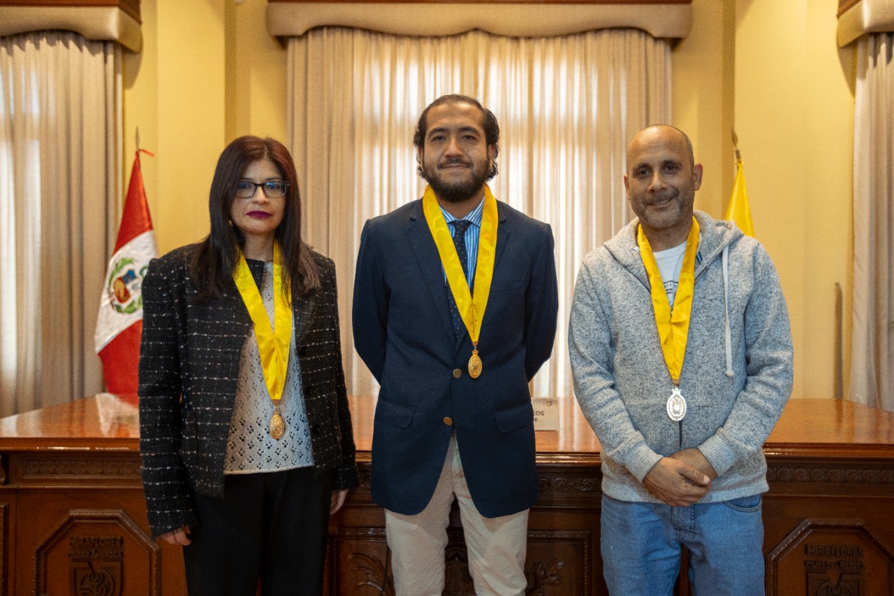 Juramentaron dos nuevos regidores de Miraflores - Municipalidad ...