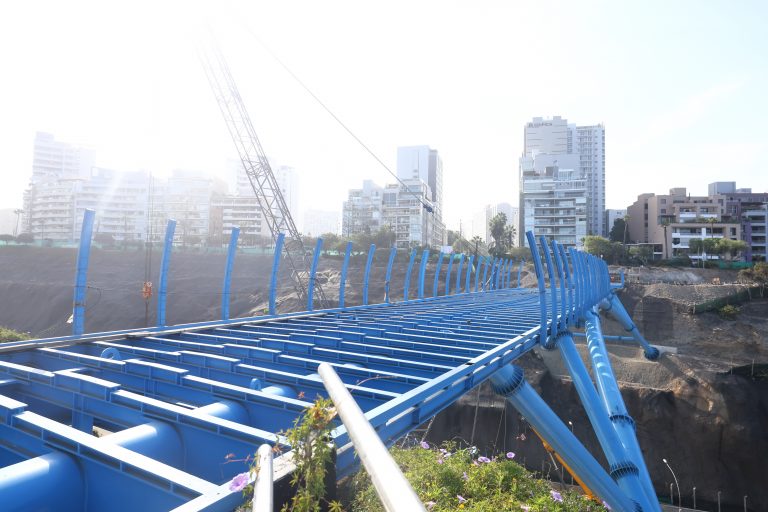 Últimas plataformas del puente del Corredor Turístico Miraflores ...